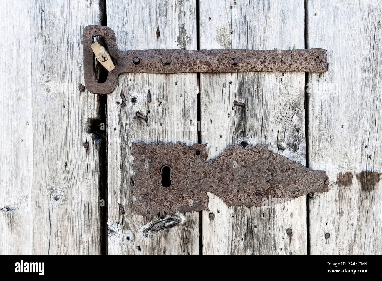 Old door lock Stock Photo - Alamy