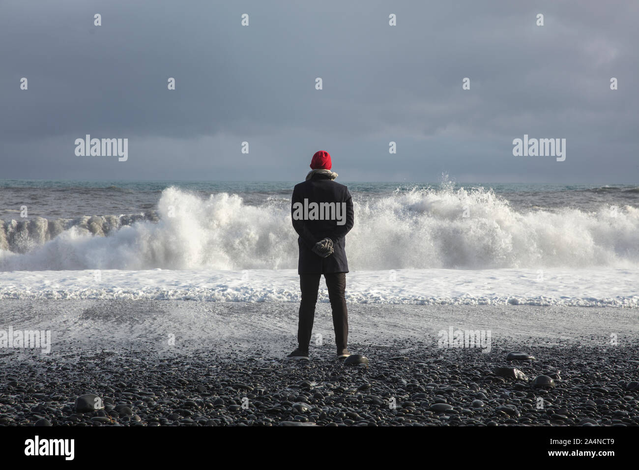 Person looking over water hi-res stock photography and images - Alamy