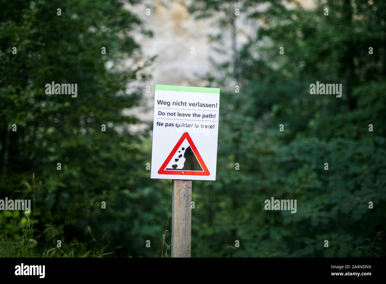 Landslide sign hi-res stock photography and images - Alamy