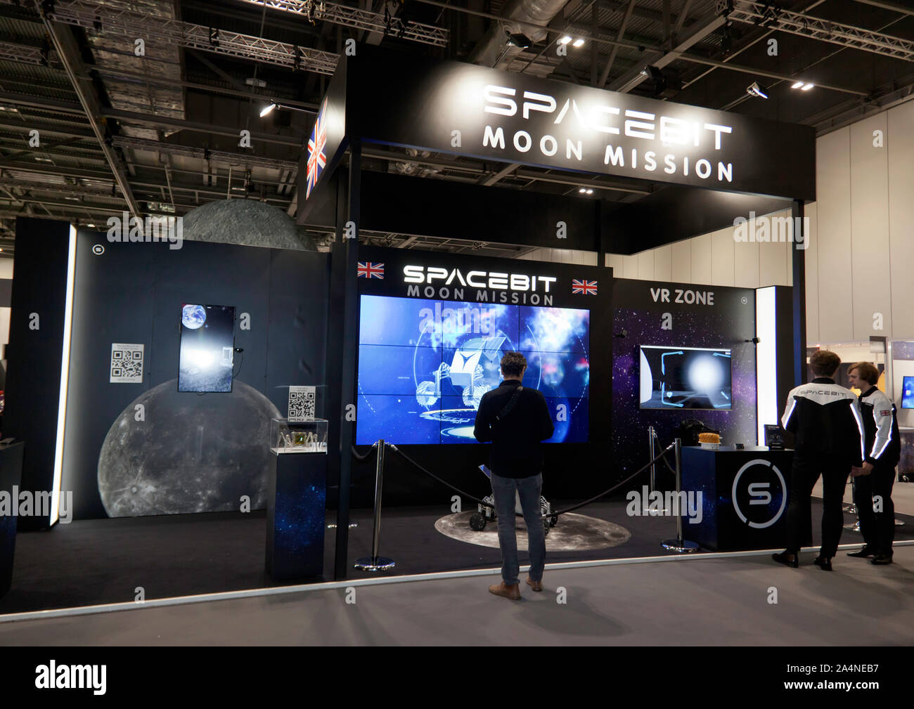 Spacebit stand hi-res stock photography and images - Alamy