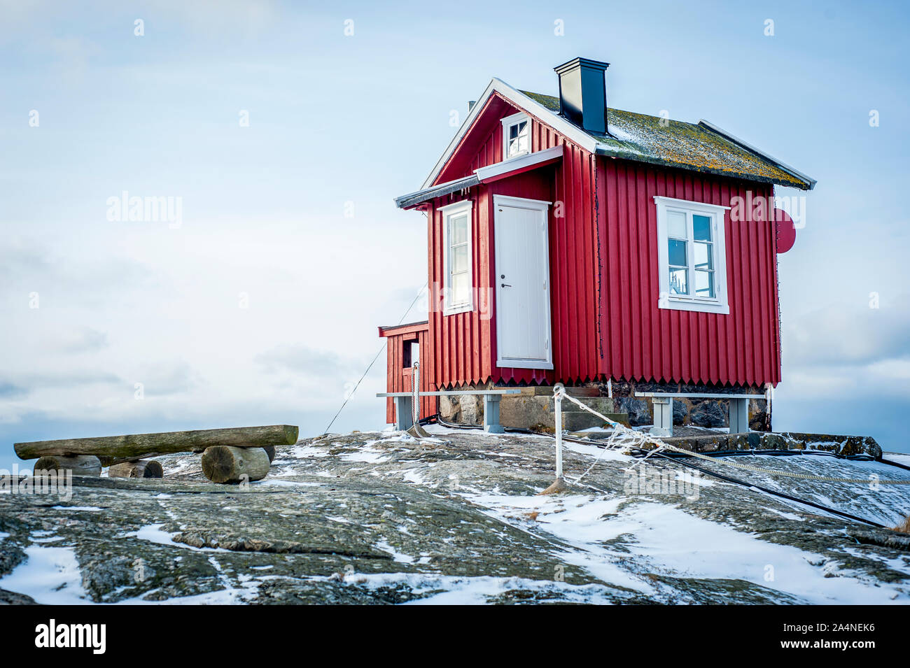 Frozen wooden hut hi-res stock photography and images - Alamy