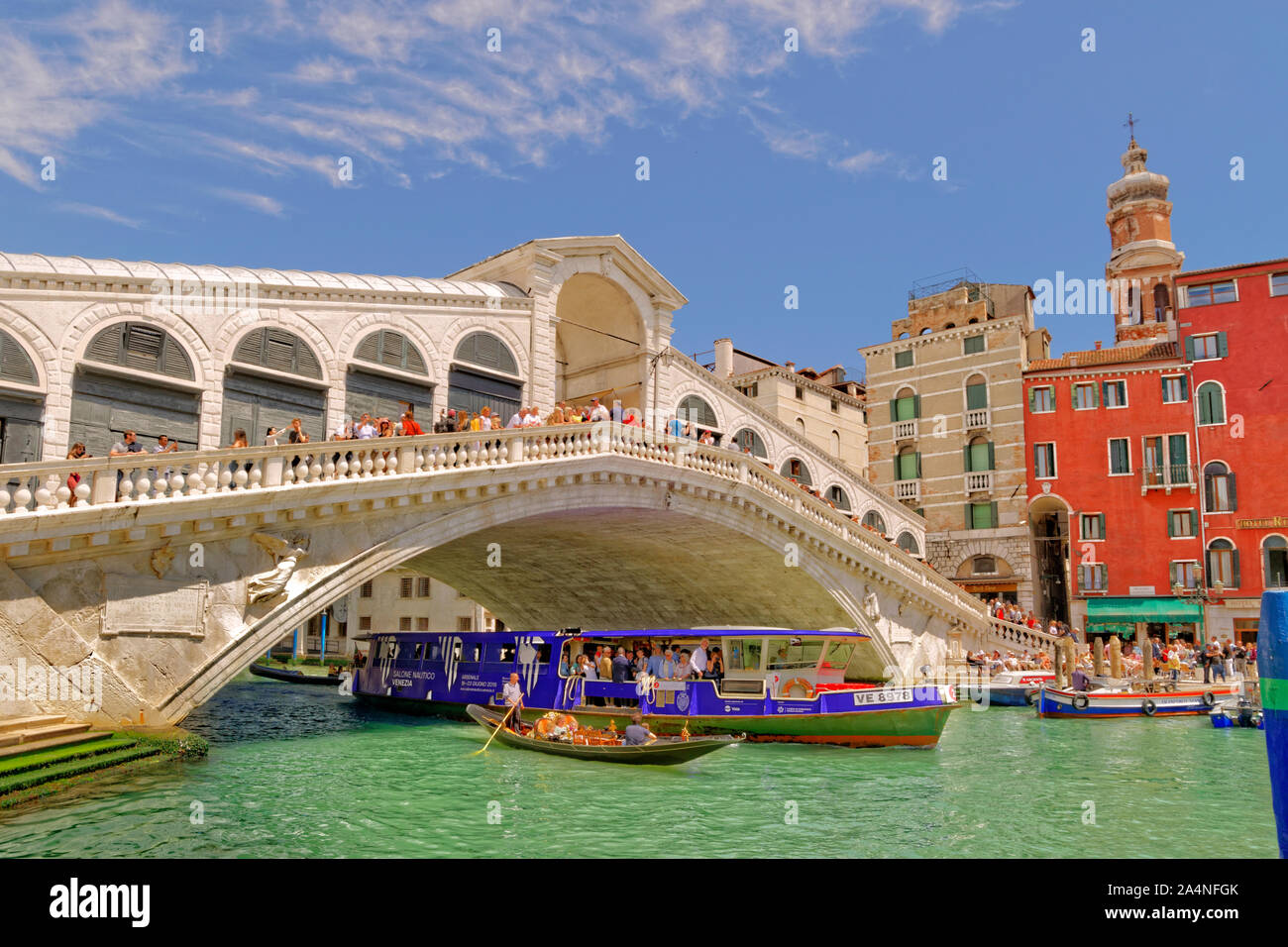 Rialto bridge grande canal hi-res stock photography and images - Alamy