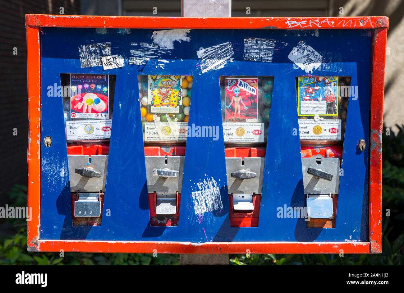 Coin dispenser hi-res stock photography and images - Alamy