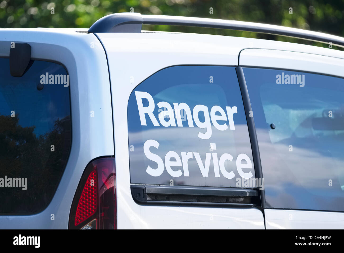 Ranger service sign on vehicle uk Stock Photo - Alamy
