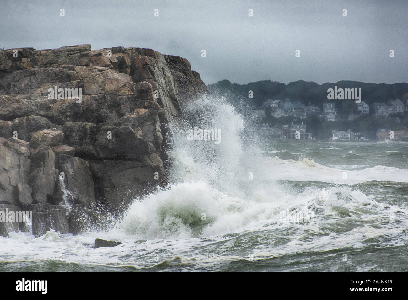 Crest of a wave hi-res stock photography and images - Alamy