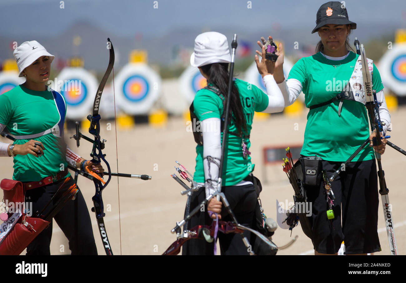 Aida Roman, Alejandra Valencia, y Mariana Avitia y ,durante su ...
