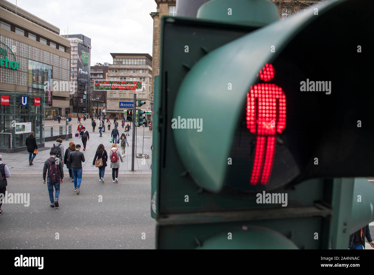 Pedestrian crossing red light hi-res stock photography and images - Alamy