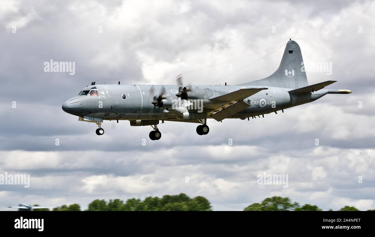 Royal Canadian Air Force Lockheed CP-140 Aurora arriving at RAF ...