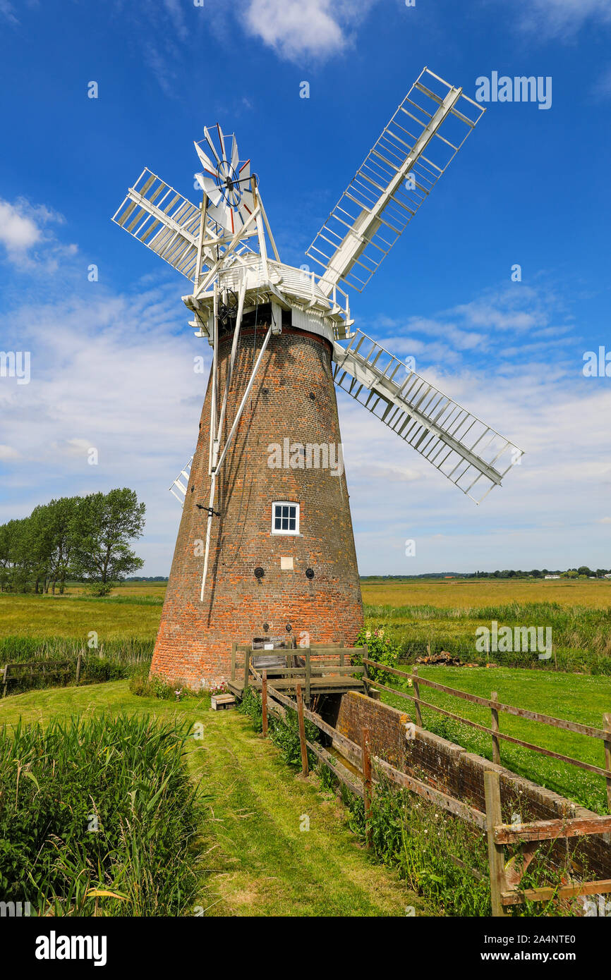 Wind drainage mill hi-res stock photography and images - Alamy