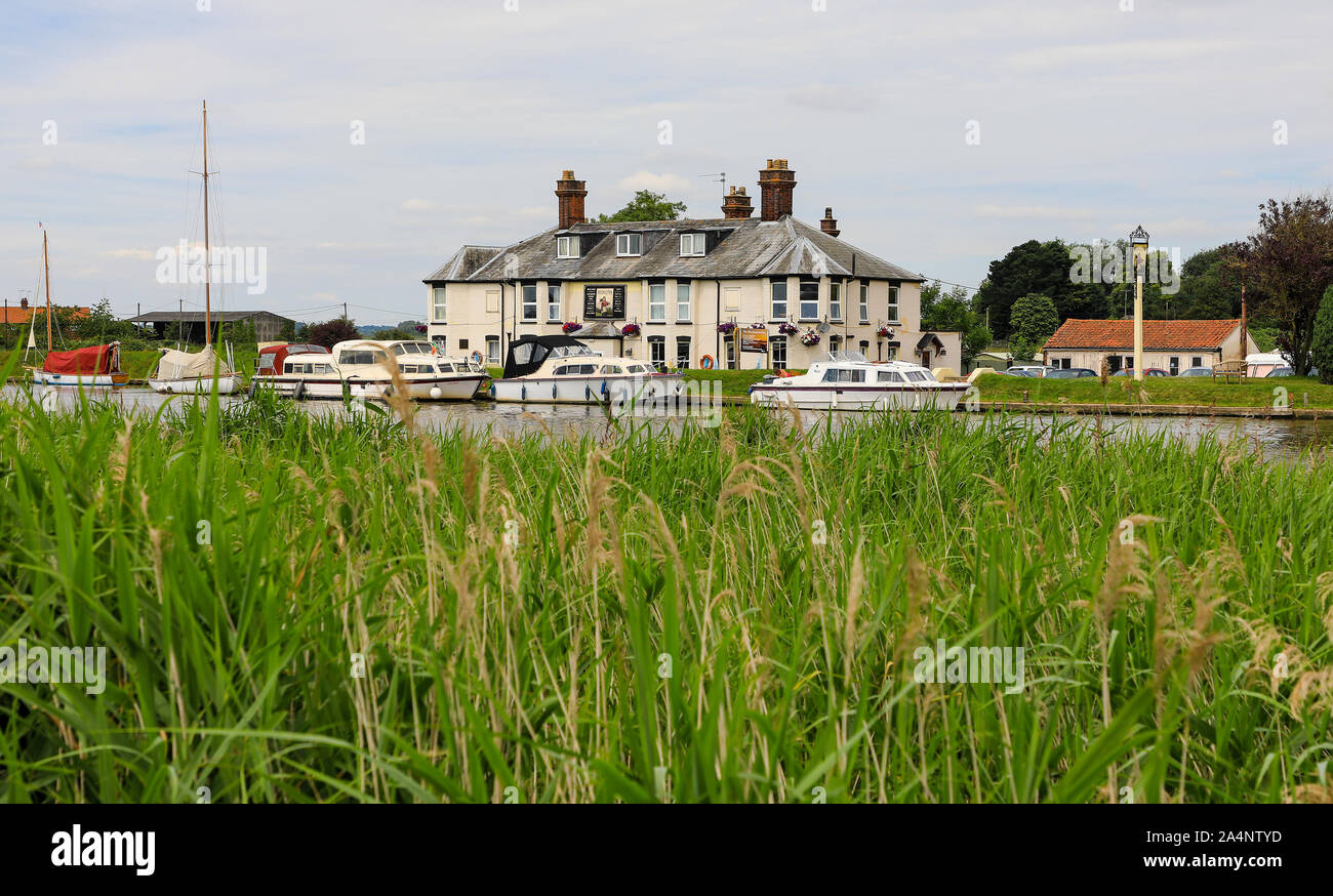 Norfolk broads river cruiser hi-res stock photography and images - Alamy