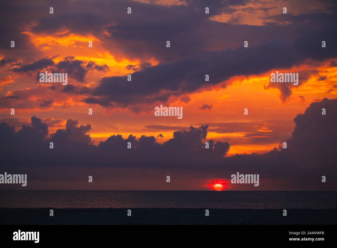 Colorful landscape sunset sky hi-res stock photography and images - Alamy