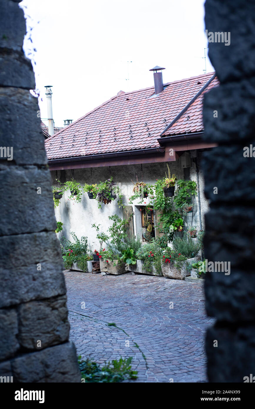 Pretty doors hi-res stock photography and images - Alamy