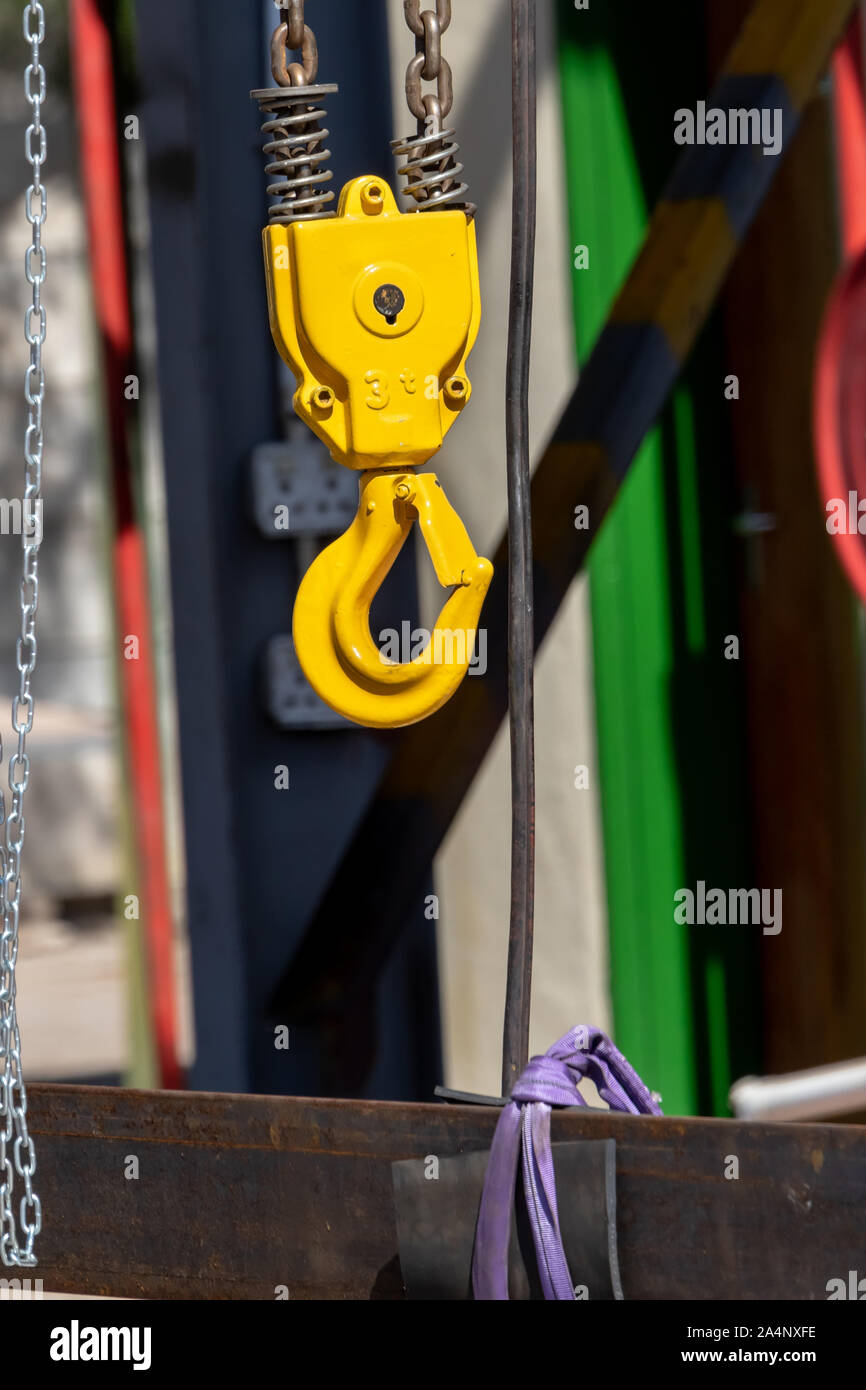 Specialized crane hi-res stock photography and images - Alamy