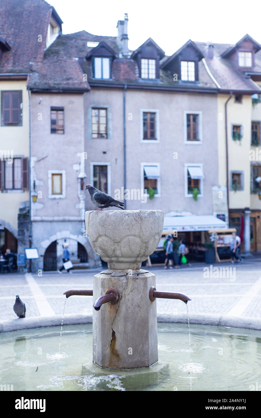 French castle pigeon house hi-res stock photography and images - Alamy