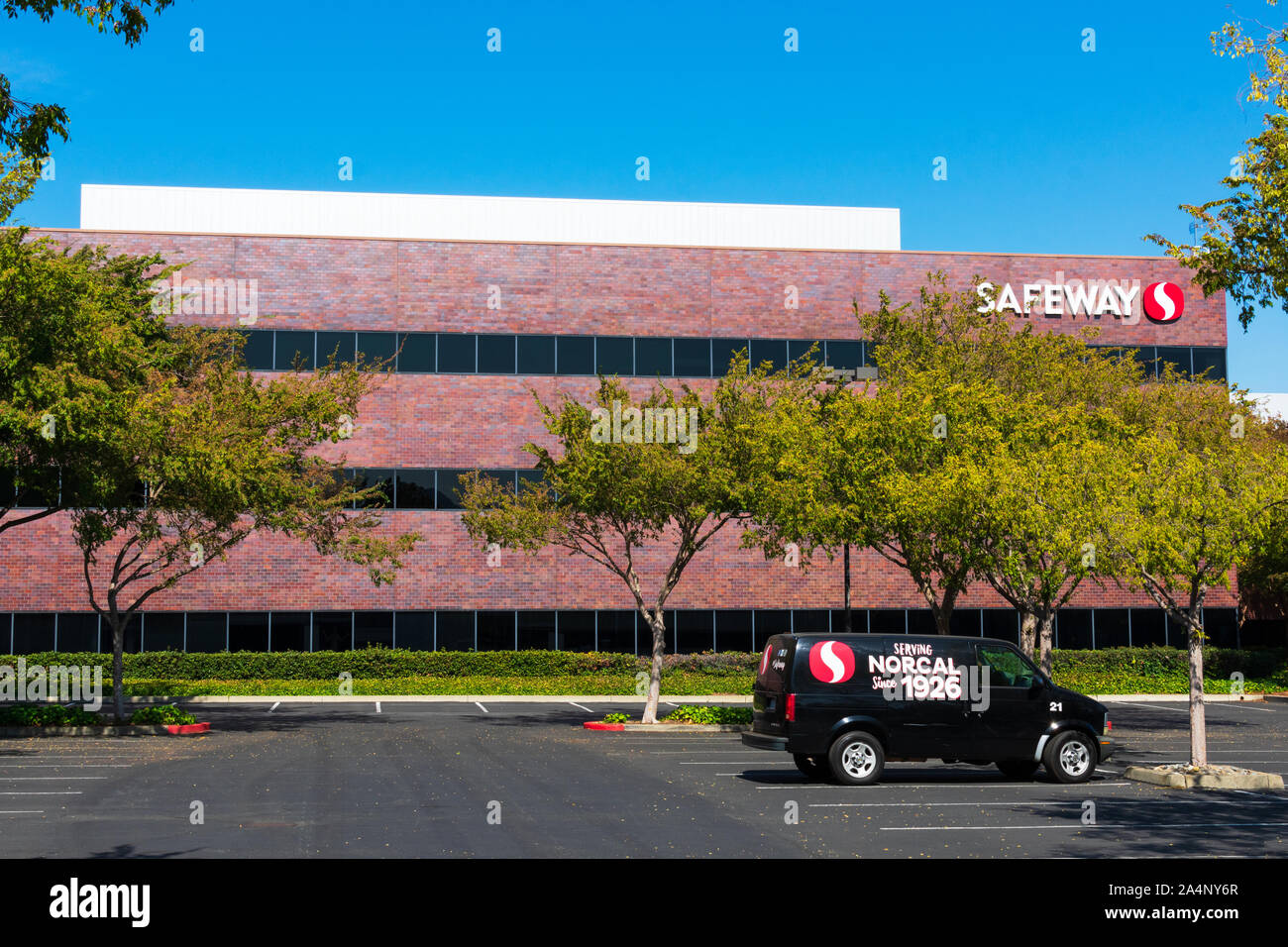 Safeway logo hi-res stock photography and images - Alamy