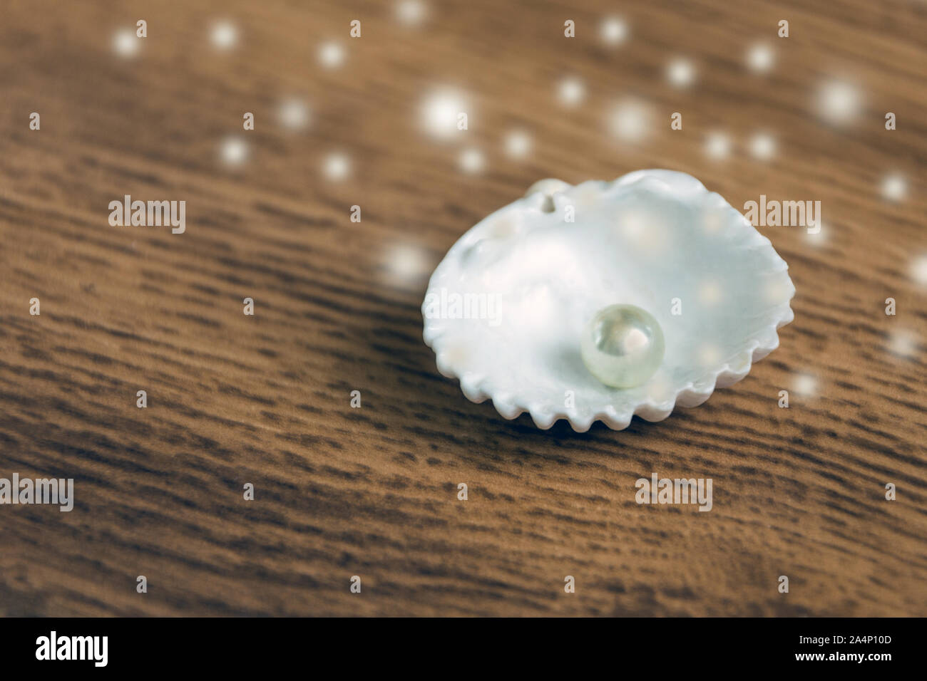 Pearl in oyster shell hi-res stock photography and images - Alamy