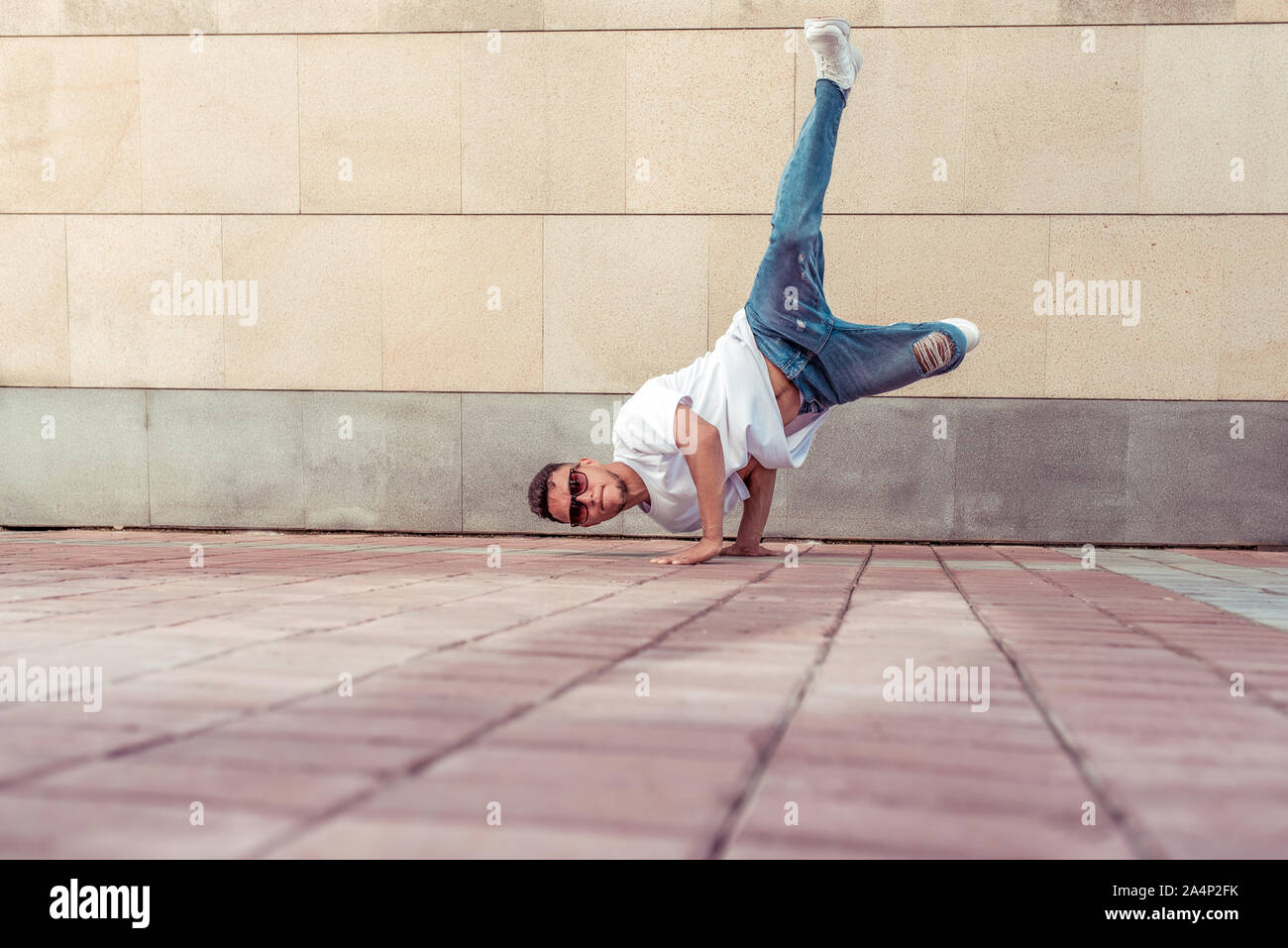 Dance outdoors dynamic hi-res stock photography and images - Alamy