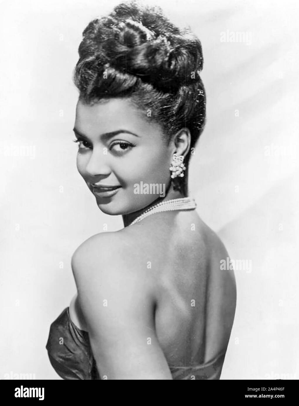 SHEILA GUYSE (1925-2013) Promotional photo of Afro-American singer and ...