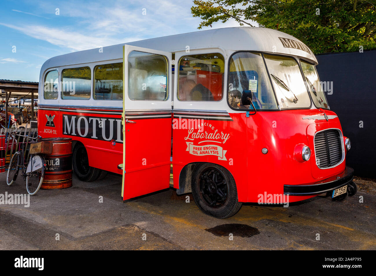 Mobile laboratory hi-res stock photography and images - Alamy