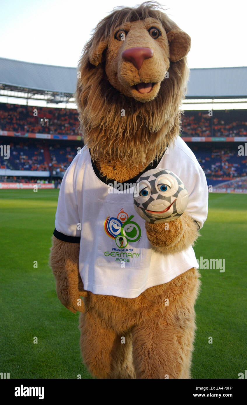 Holland mascot hi-res stock photography and images - Alamy