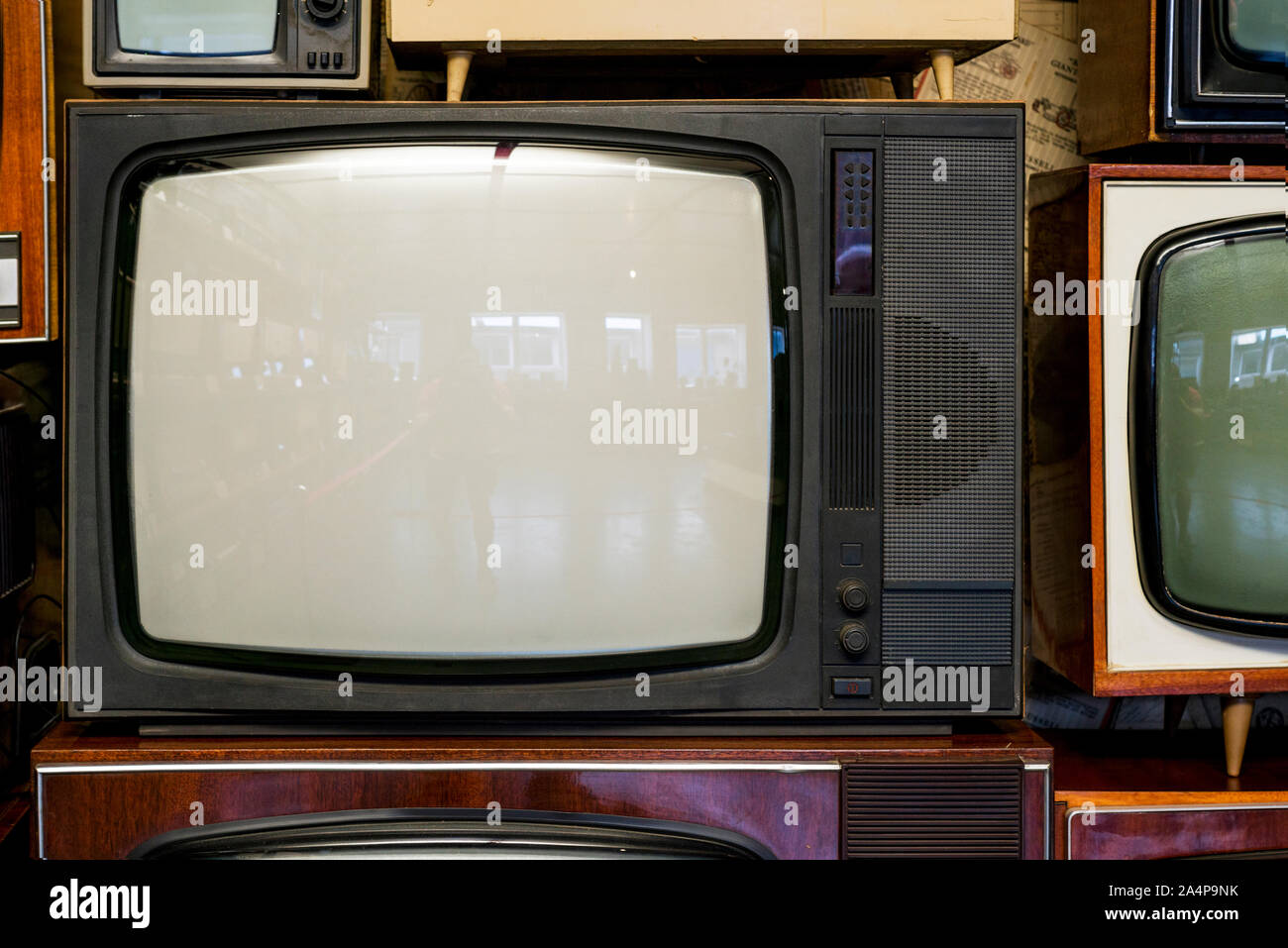Retro tube tv classic electric hi-res stock photography and images - Alamy