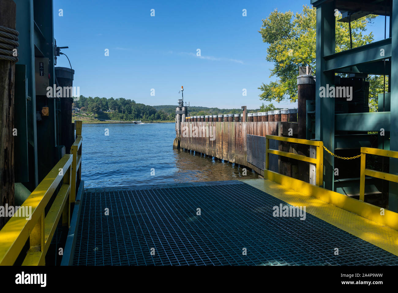 Chester hadlyme ferry hi-res stock photography and images - Alamy
