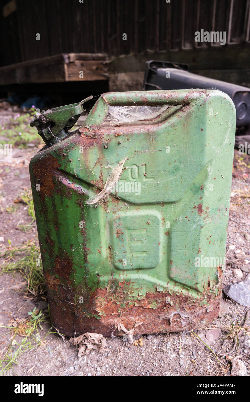 Old petrol can Stock Photo - Alamy