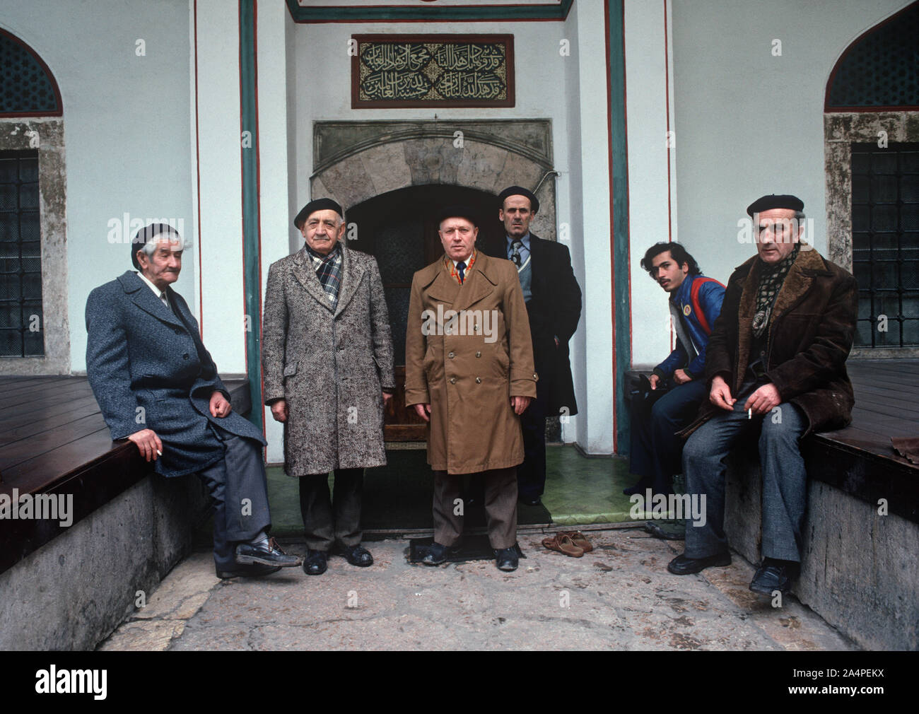 Bosnian Muslim men in Sarajevo mosque, former Yugoslavia Stock Photo ...