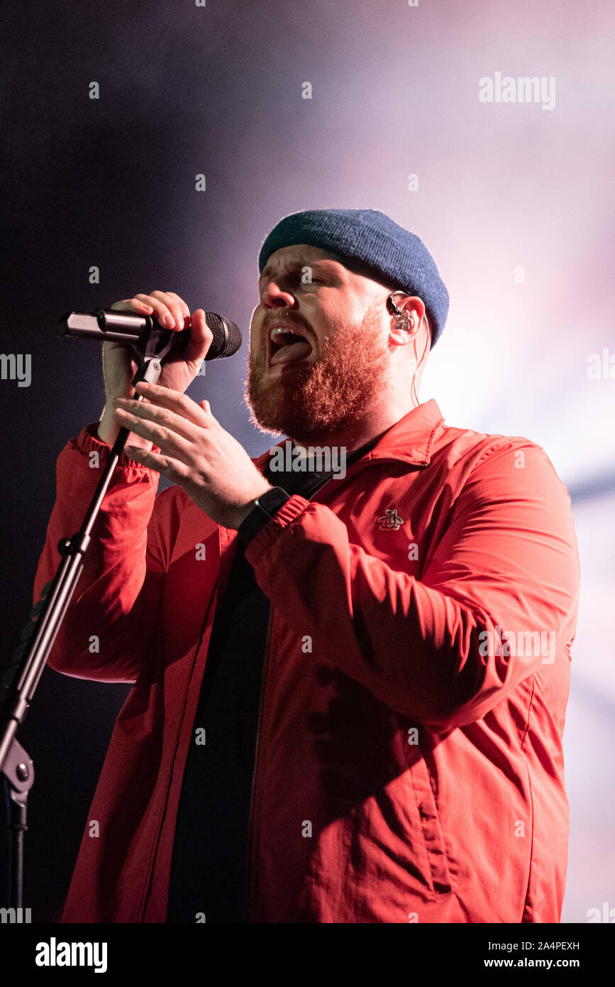 Tom walker gig hi-res stock photography and images - Alamy
