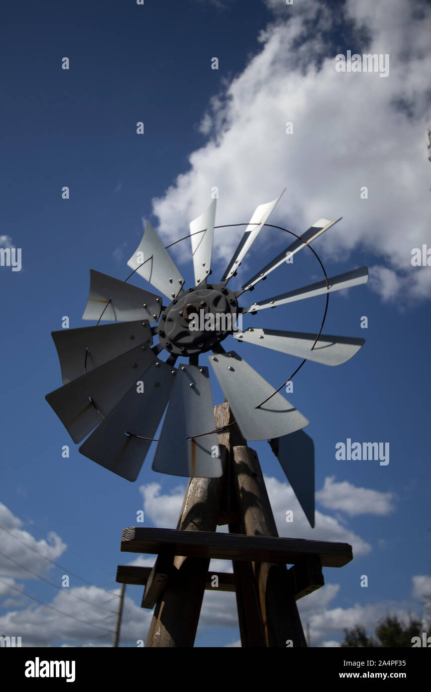 American farm windmill hi-res stock photography and images - Alamy