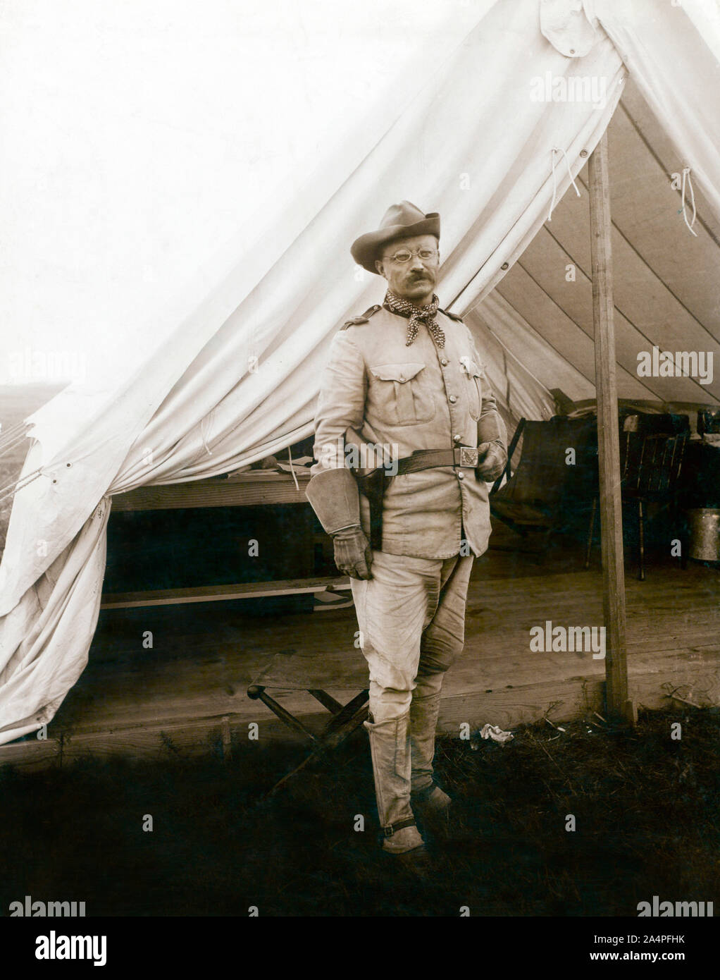 Theodore Roosevelt En Uniforme Photograph Signed | THEODORE ROOSEVELT