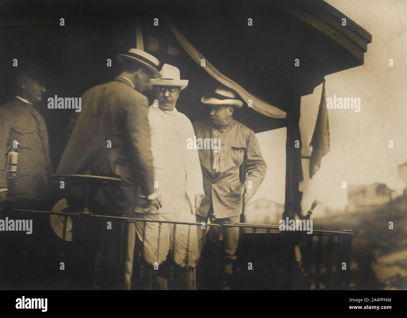 Panama canal zone activities hi-res stock photography and images - Alamy