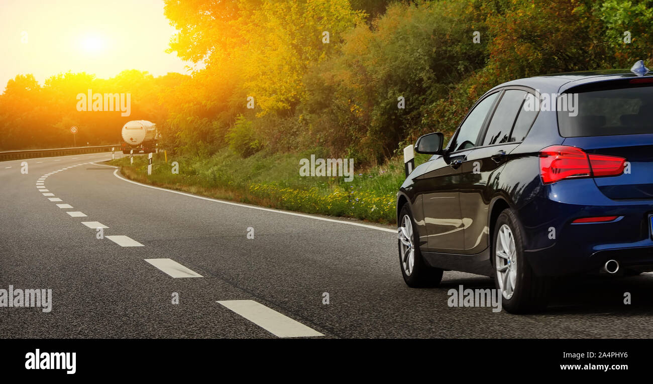 Car expressway hi-res stock photography and images - Alamy