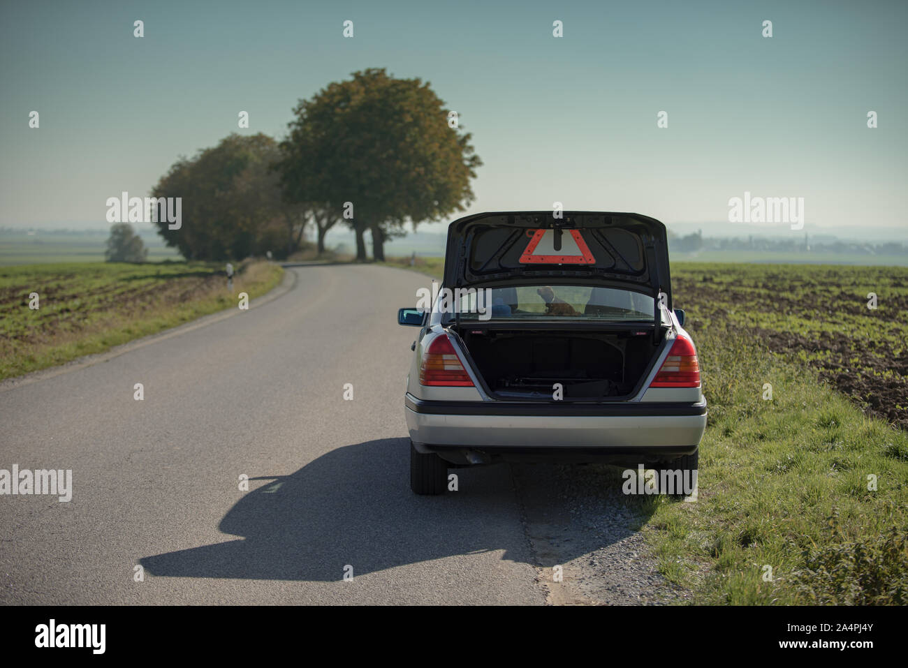 Breakdown triangle hi-res stock photography and images - Alamy