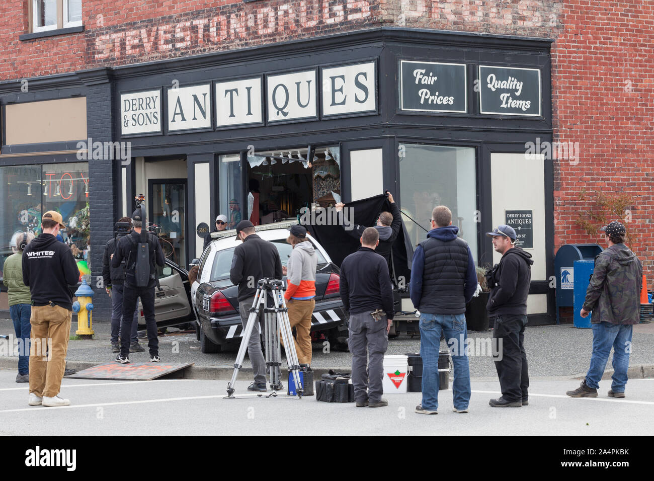 Car crash movie set hi-res stock photography and images - Alamy
