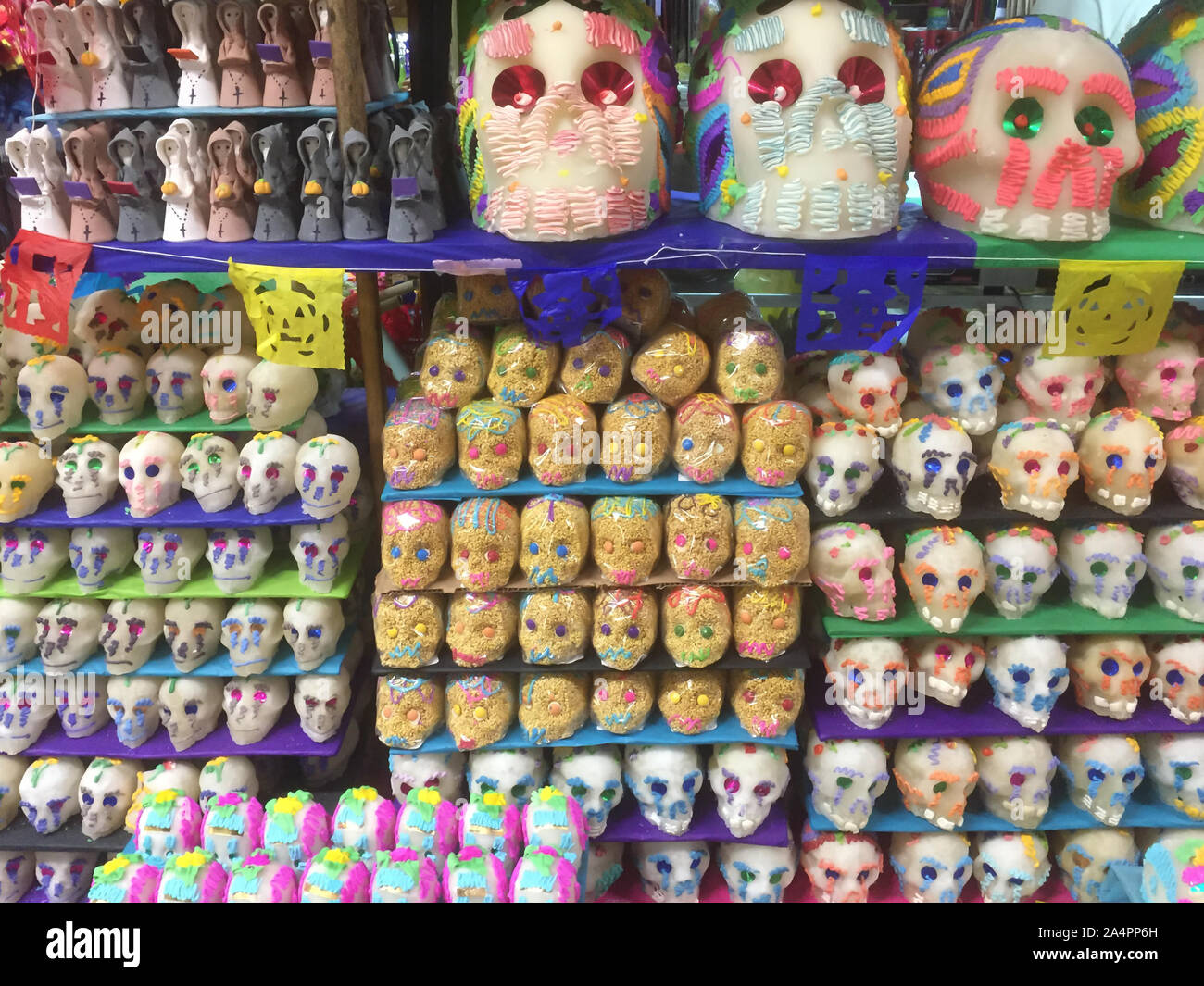 Mexican sugar skulls, traditional sweets used as offerings at altars ...
