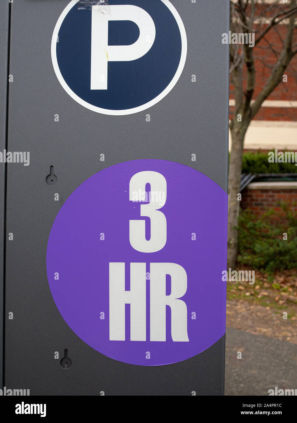 3 hour parking paying station Stock Photo - Alamy