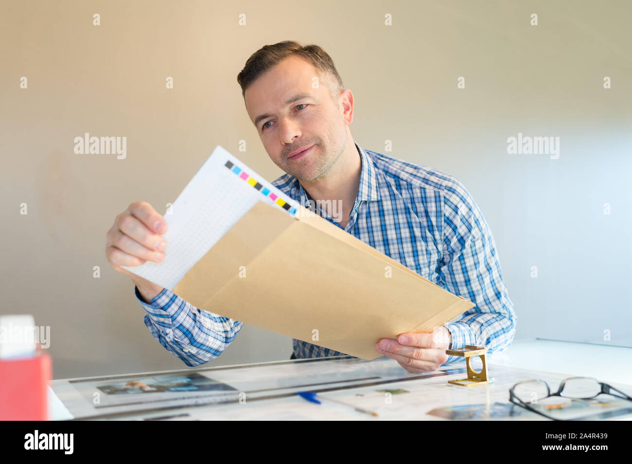 Paper tester hi-res stock photography and images - Alamy
