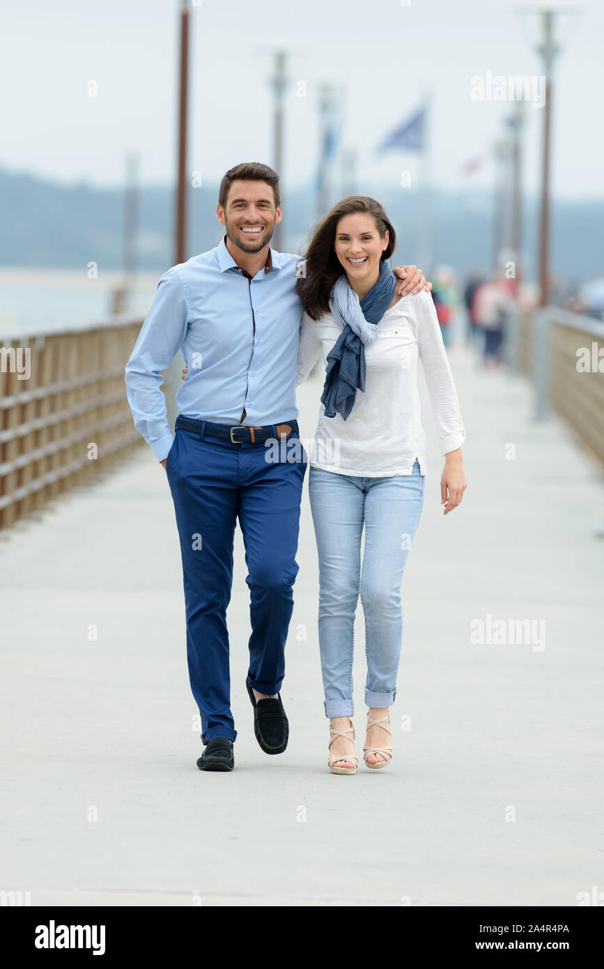 Young couple walk along river hi-res stock photography and images - Alamy