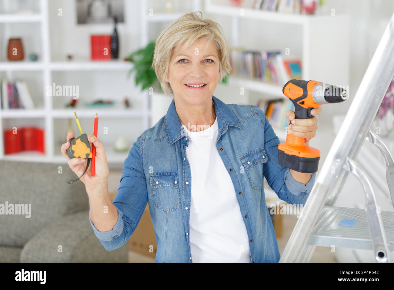 Mature woman doing diy hi-res stock photography and images - Alamy