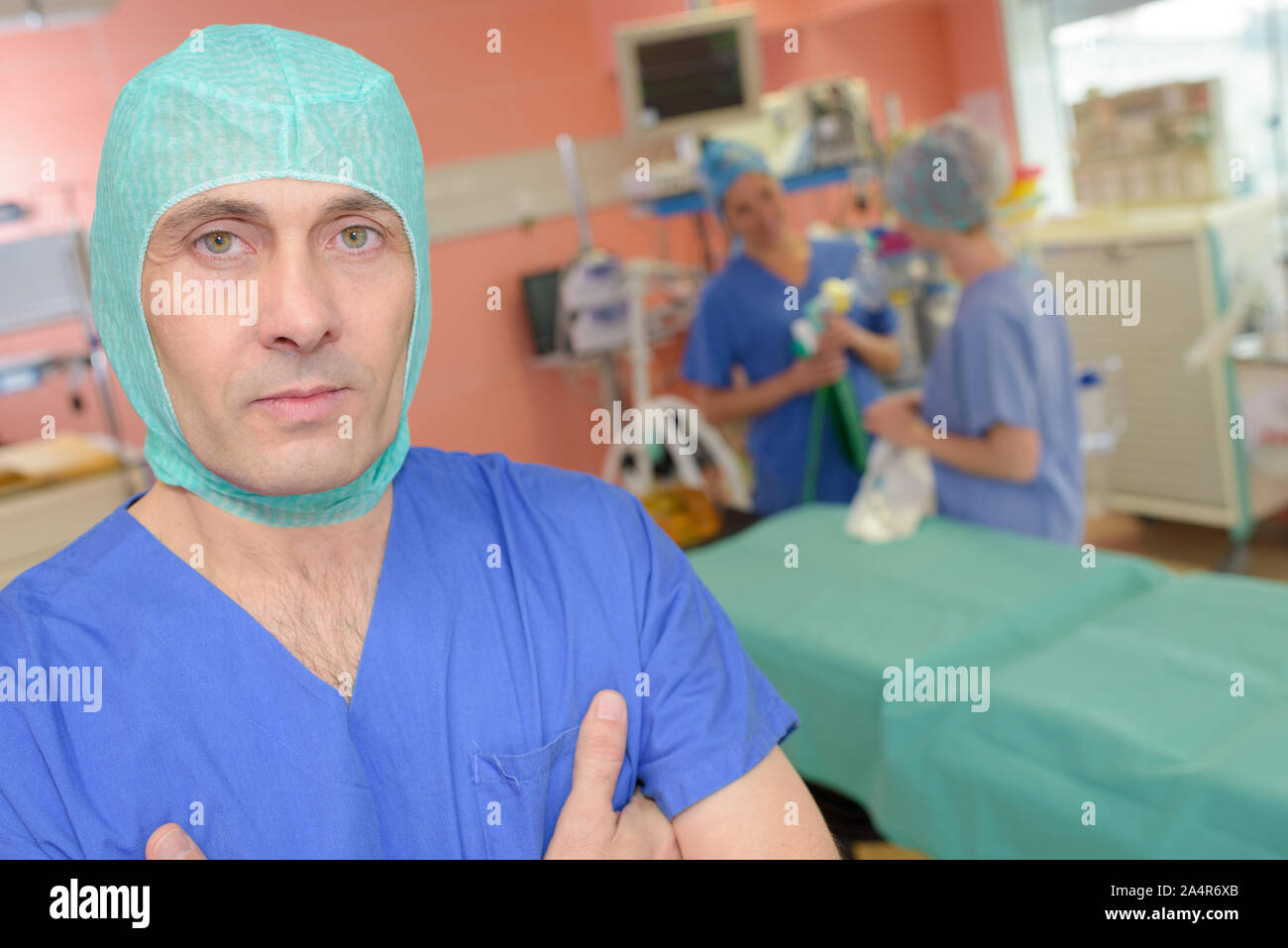 portrait of surgeon with medical reports at hospital Stock Photo - Alamy
