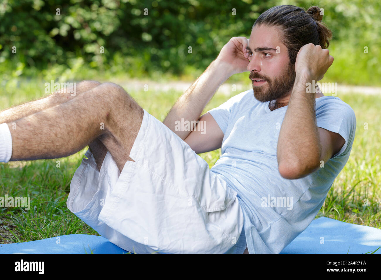 Man crunch outside hi-res stock photography and images - Alamy