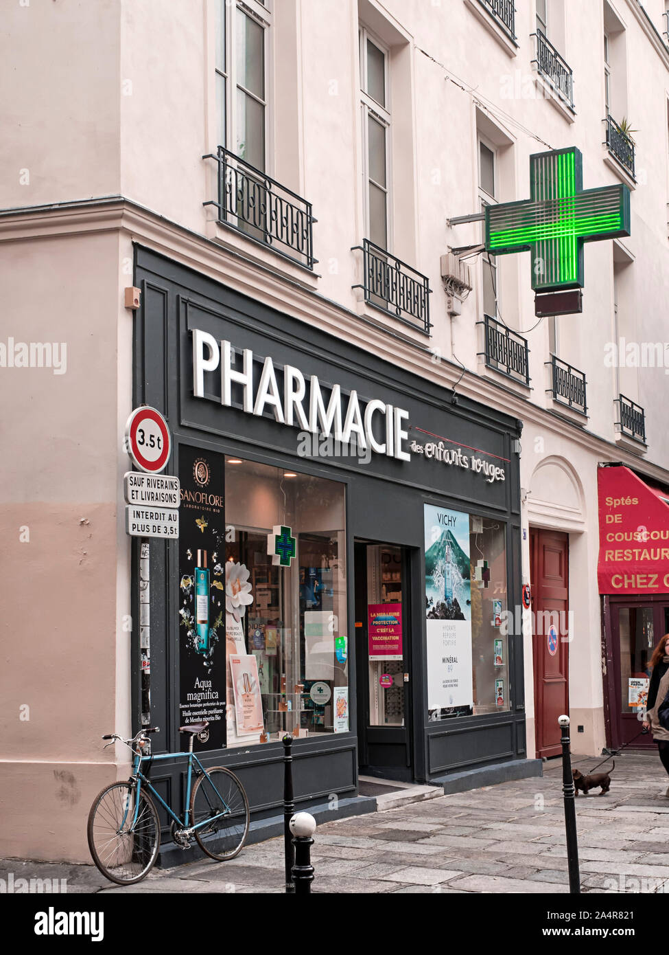 Pharmacie Green Cross Sign High Resolution Stock Photography and Images ...