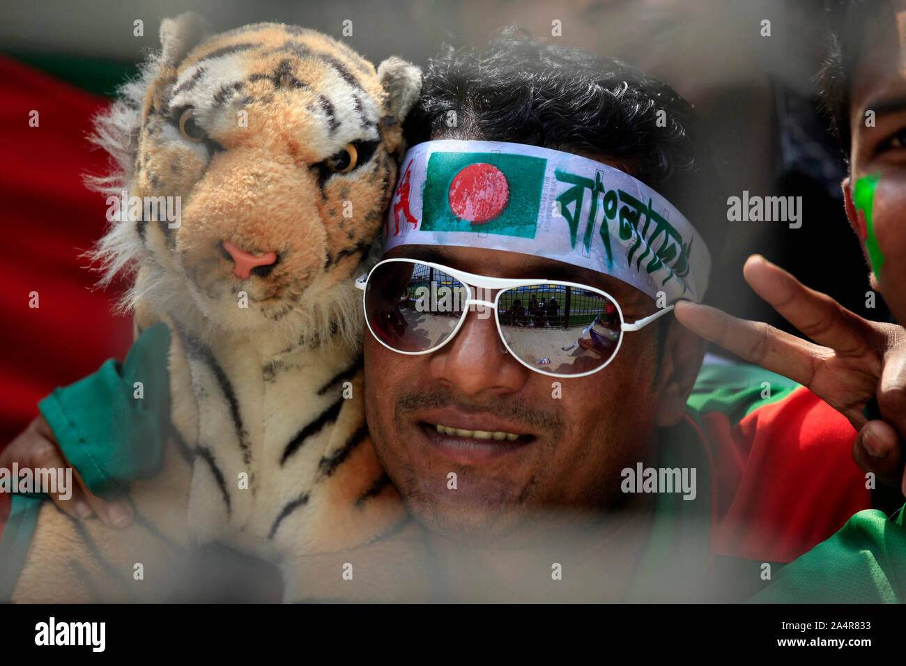 Tiger mascot hi-res stock photography and images - Alamy