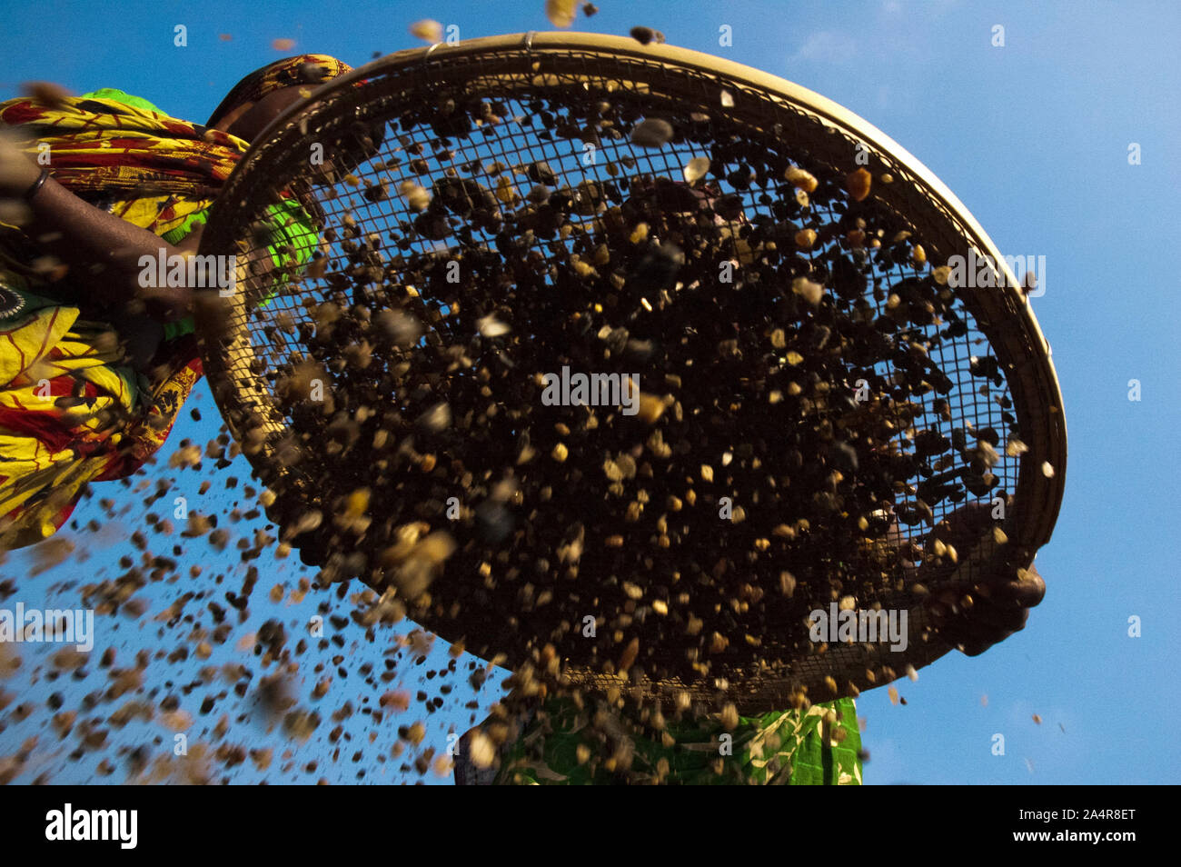 Sieving stones hi-res stock photography and images - Alamy