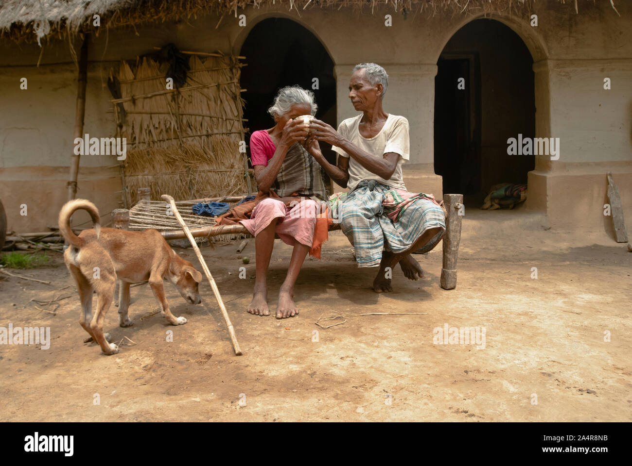 Elderly aboriginal couple hi-res stock photography and images - Alamy