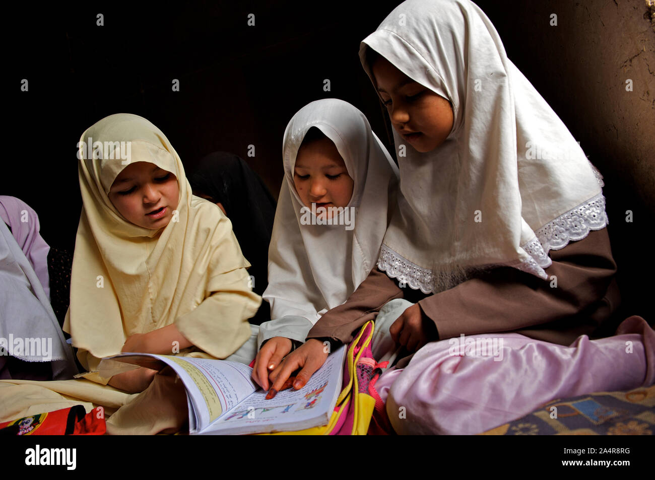 Muslim burqa class hi-res stock photography and images - Alamy