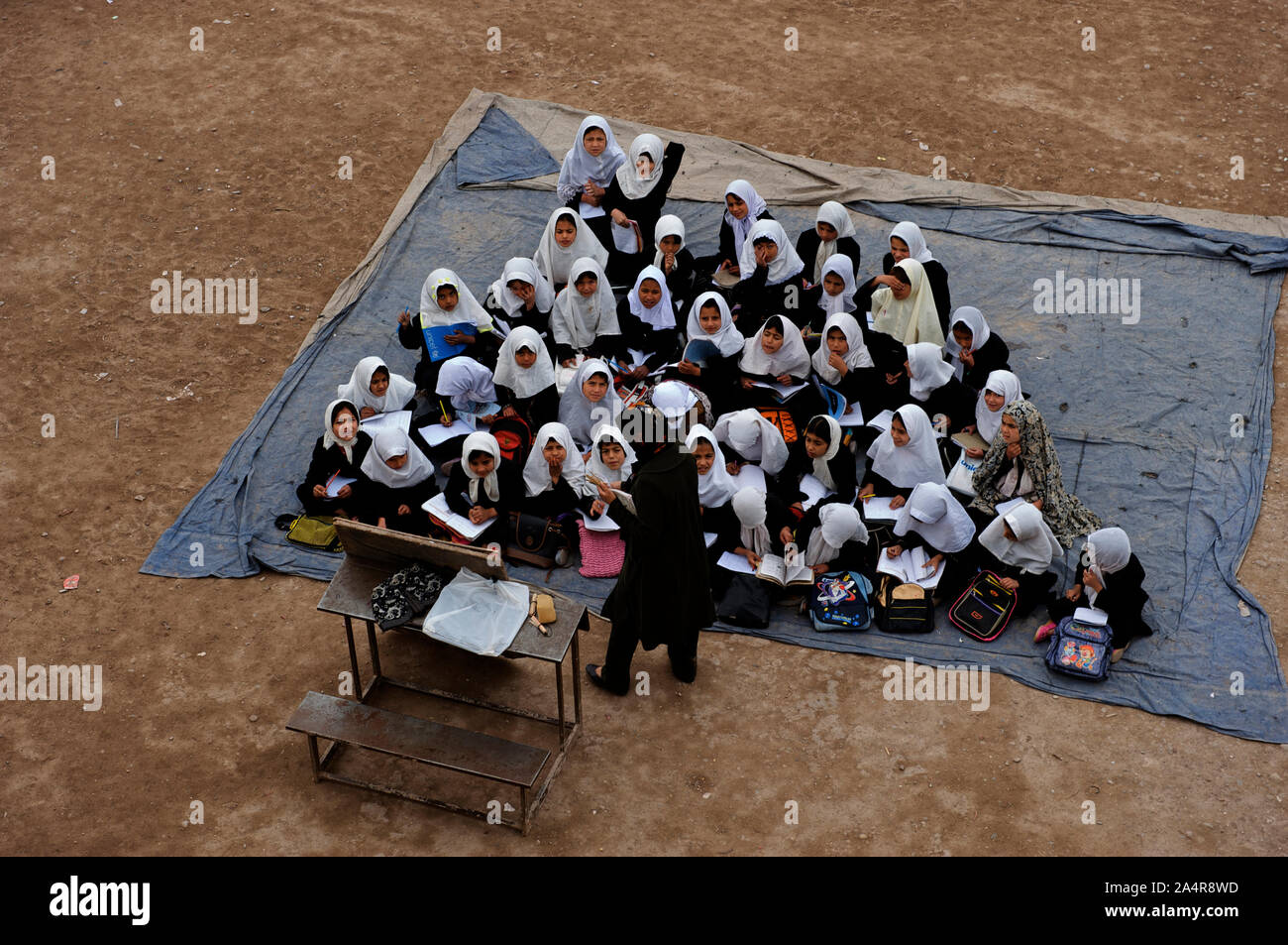 Open air classroom hi-res stock photography and images - Alamy