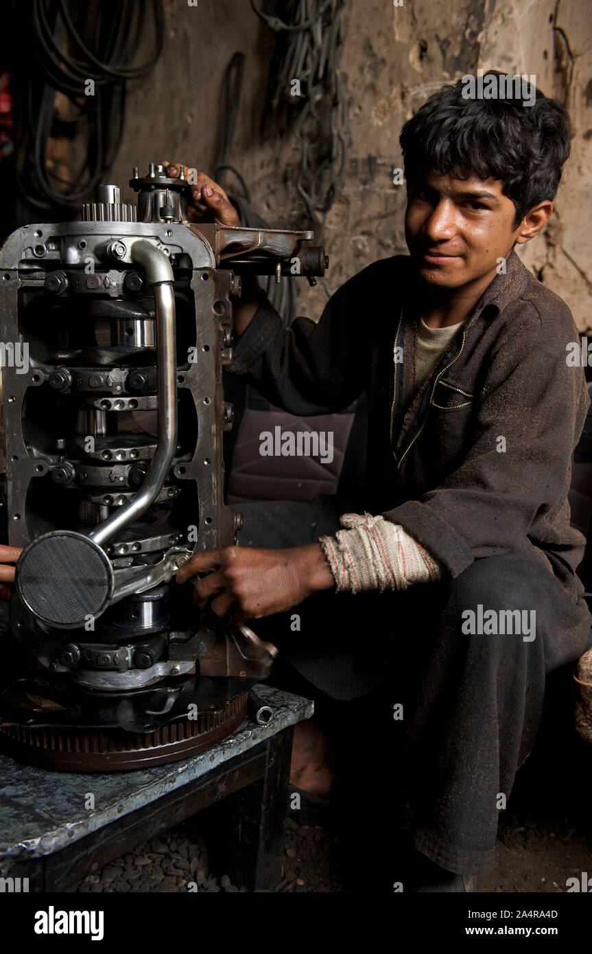 Child labour in afghanistan hi-res stock photography and images - Alamy