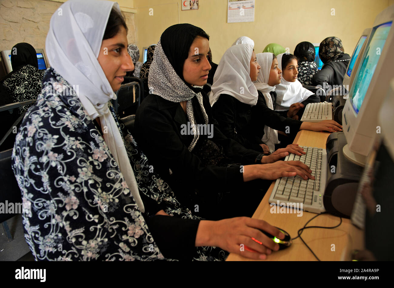 Afghanistan people classes hi-res stock photography and images - Alamy